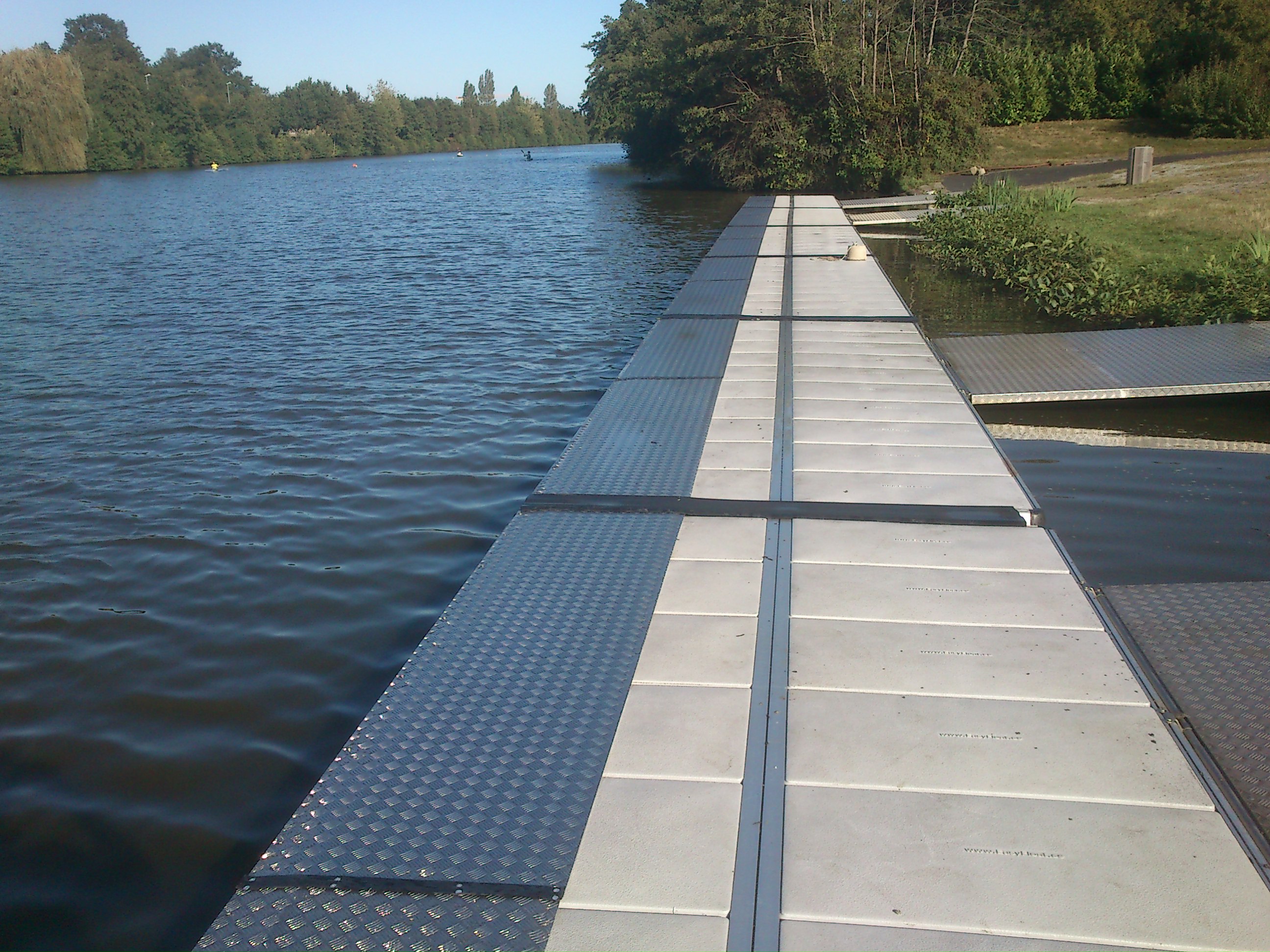 Un système de pontons flottants polyvalents